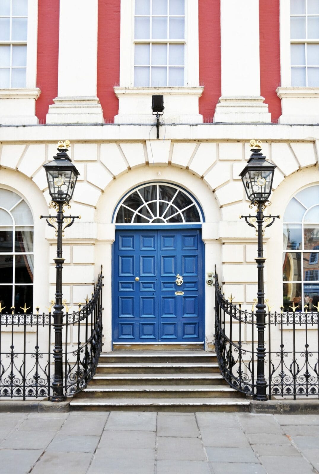 Guide to Visiting The historical York Mansion House - Discovering York